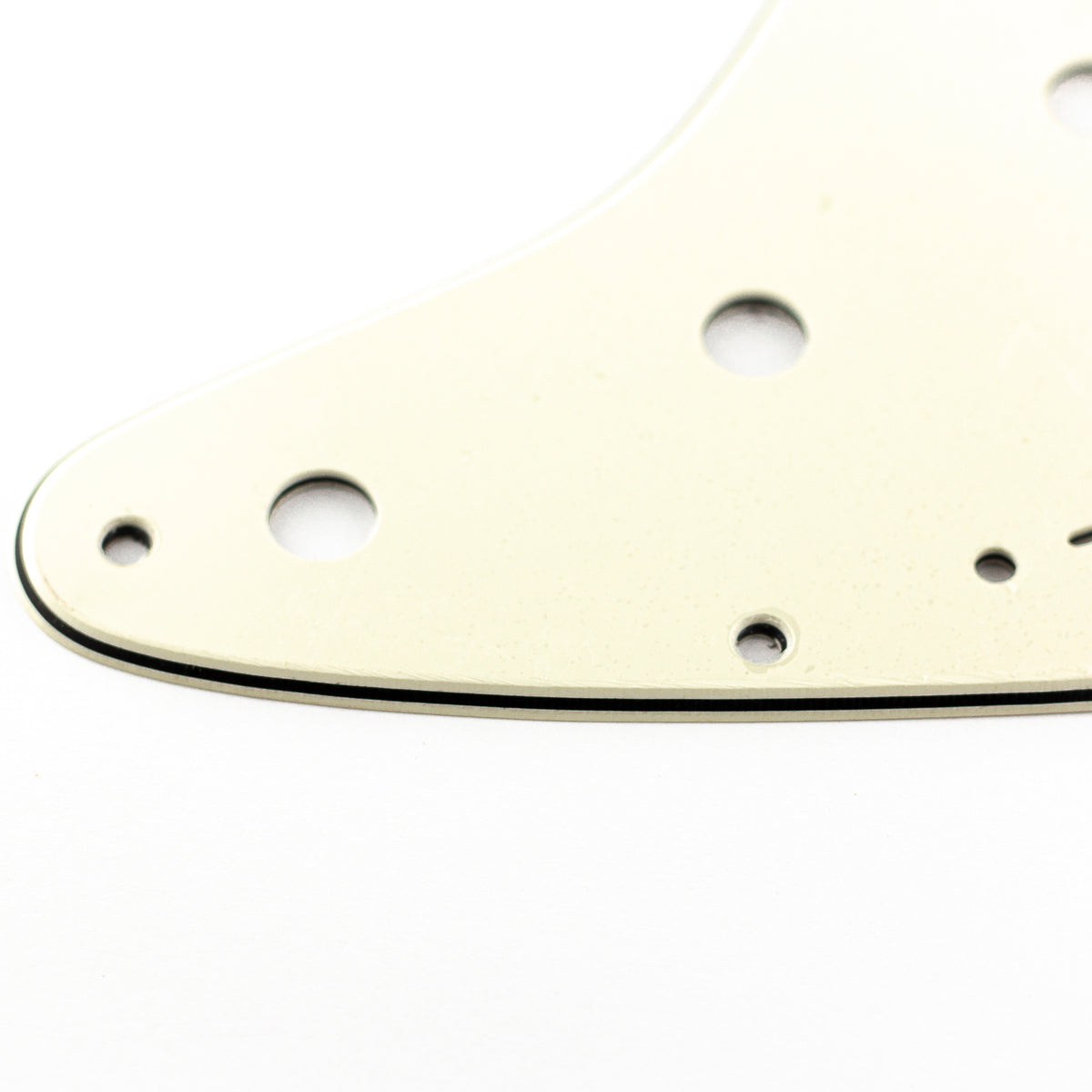 Fender Modern-Style Stratocaster Pickguard, 3-Ply Parchment - Strings ...